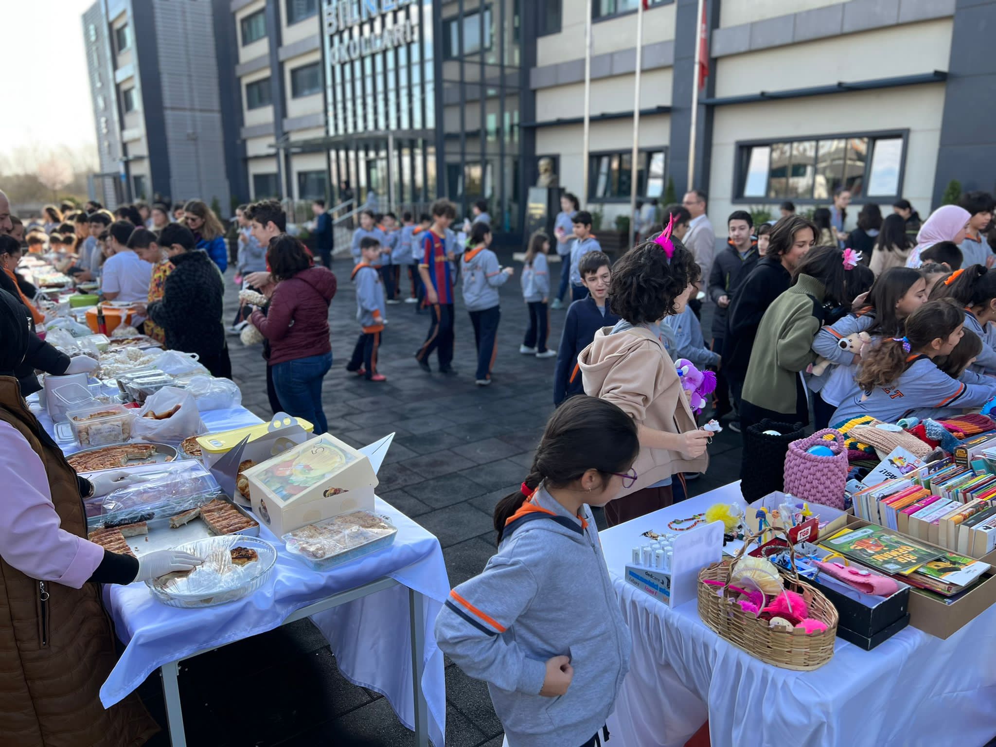 Deprem Bölgesi İçin Kermes Düzenlediler. – Arifiye Haber